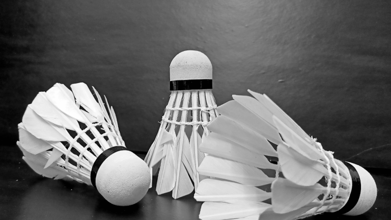 エアロセンサ700をレビュー！高品質で公式戦に一番近い最強シャトル！ - TETSU BADO